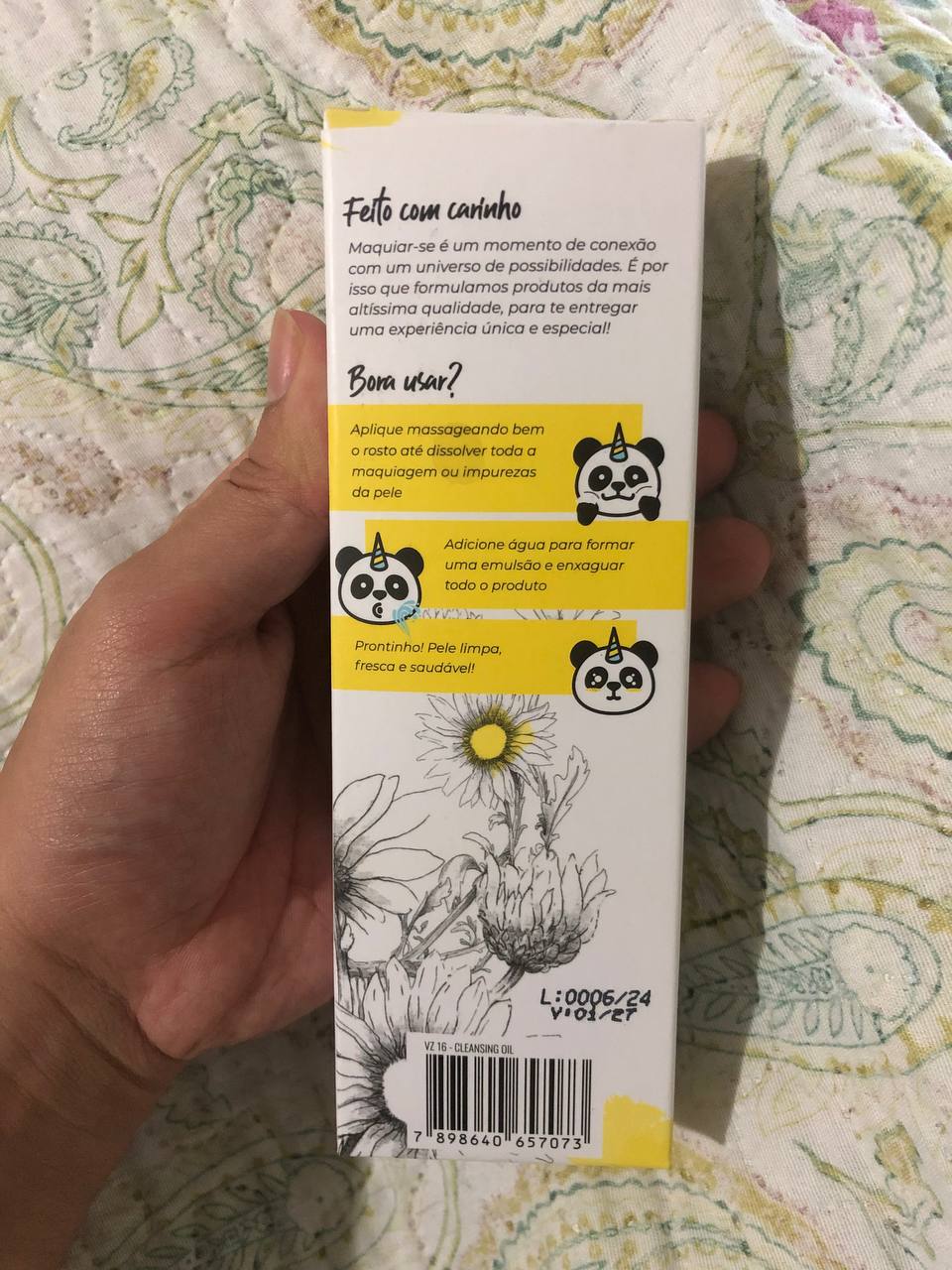 Resenha Cleansing Oil da Vizzela com extrato de margarida